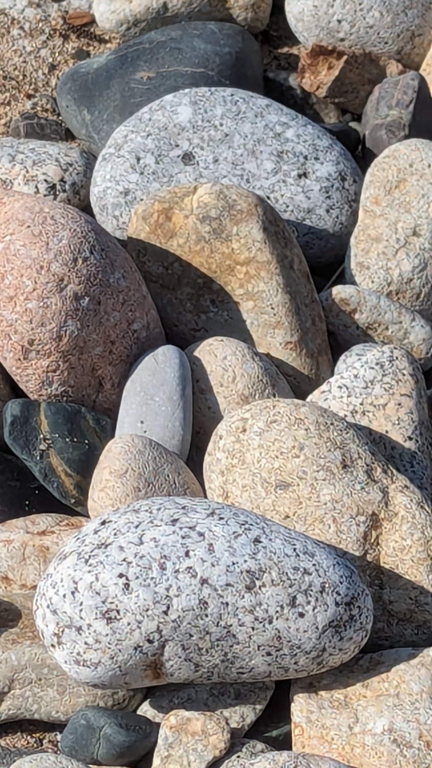 Solve Stones at the beach jigsaw puzzle online with 112 pieces