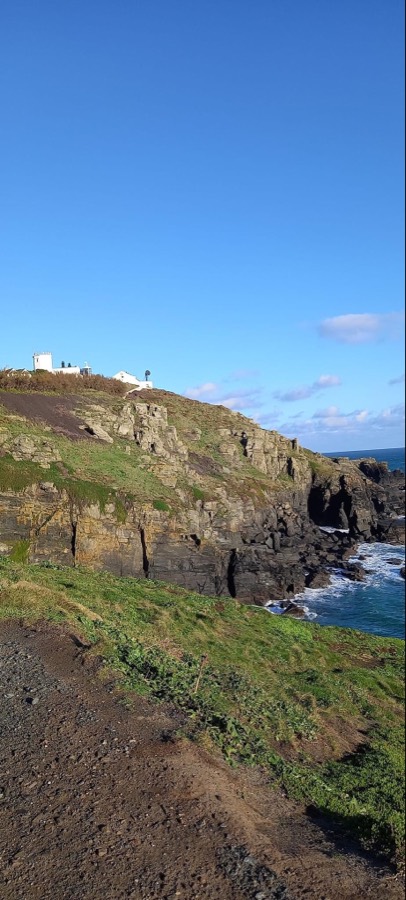Solve Lizard Point Cornwall jigsaw puzzle online with 36 pieces