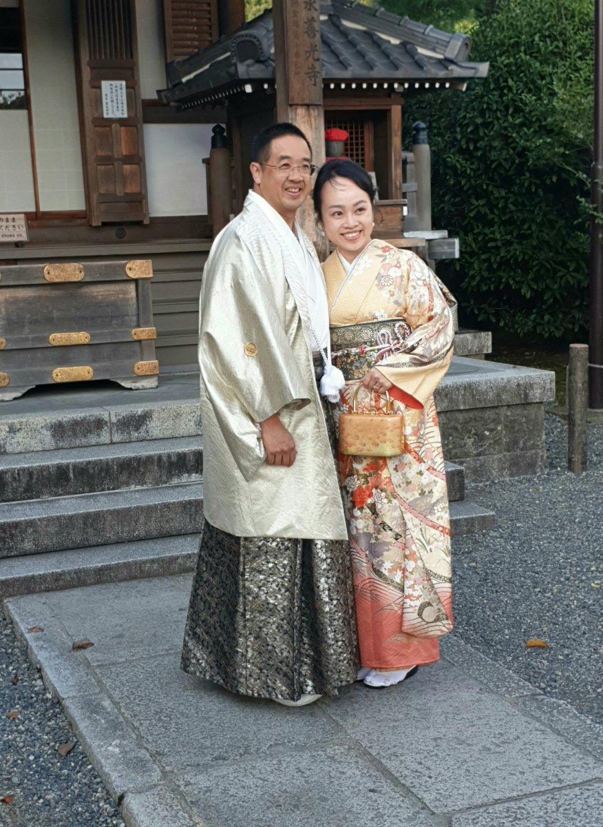 Solve Beautiful Kimono jigsaw puzzle online with 24 pieces