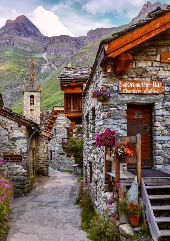 Solve Village alleyway jigsaw puzzle online with 88 pieces