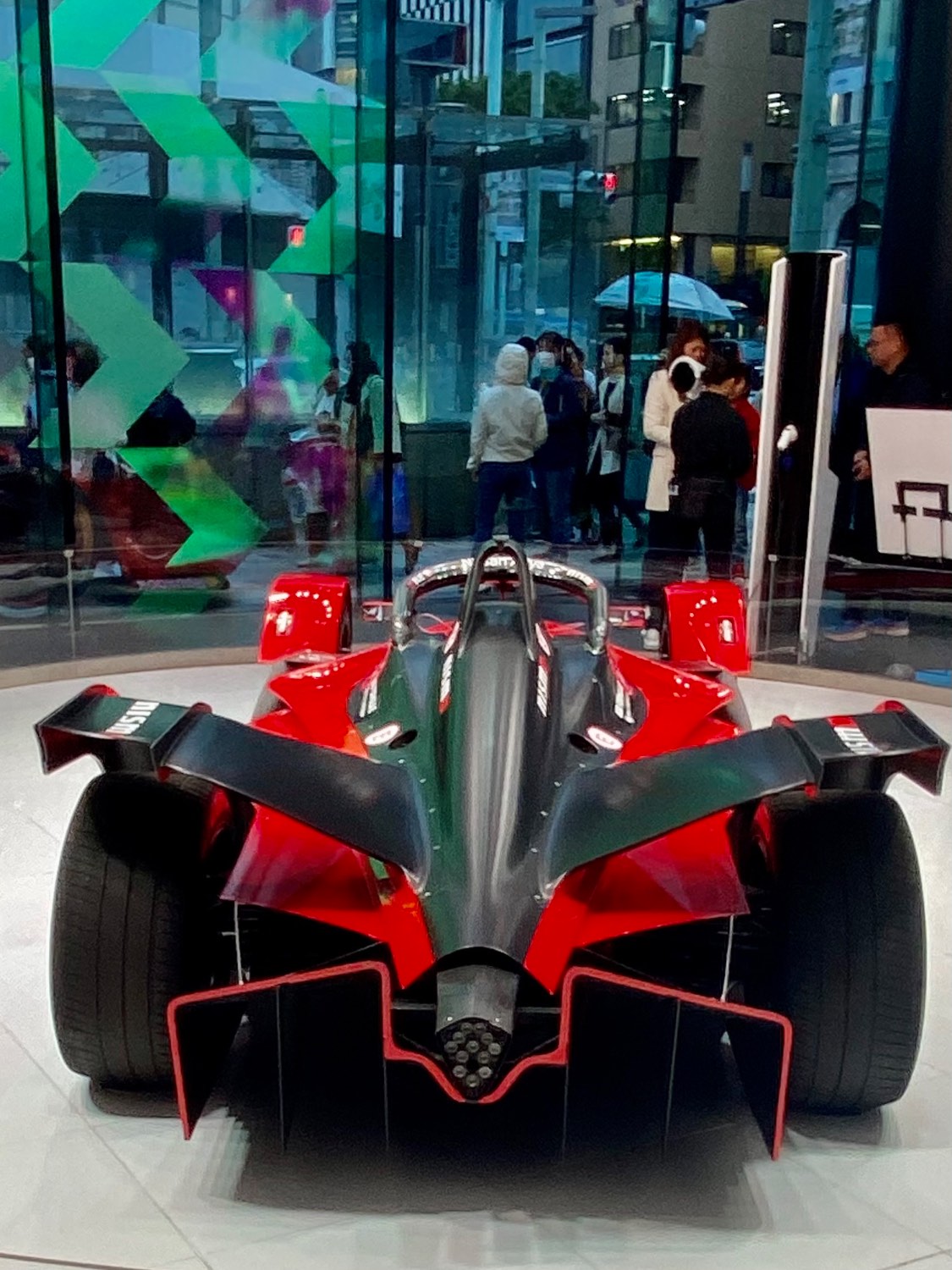 Solve Nissan Formula 1 rear view jigsaw puzzle online with 80 pieces