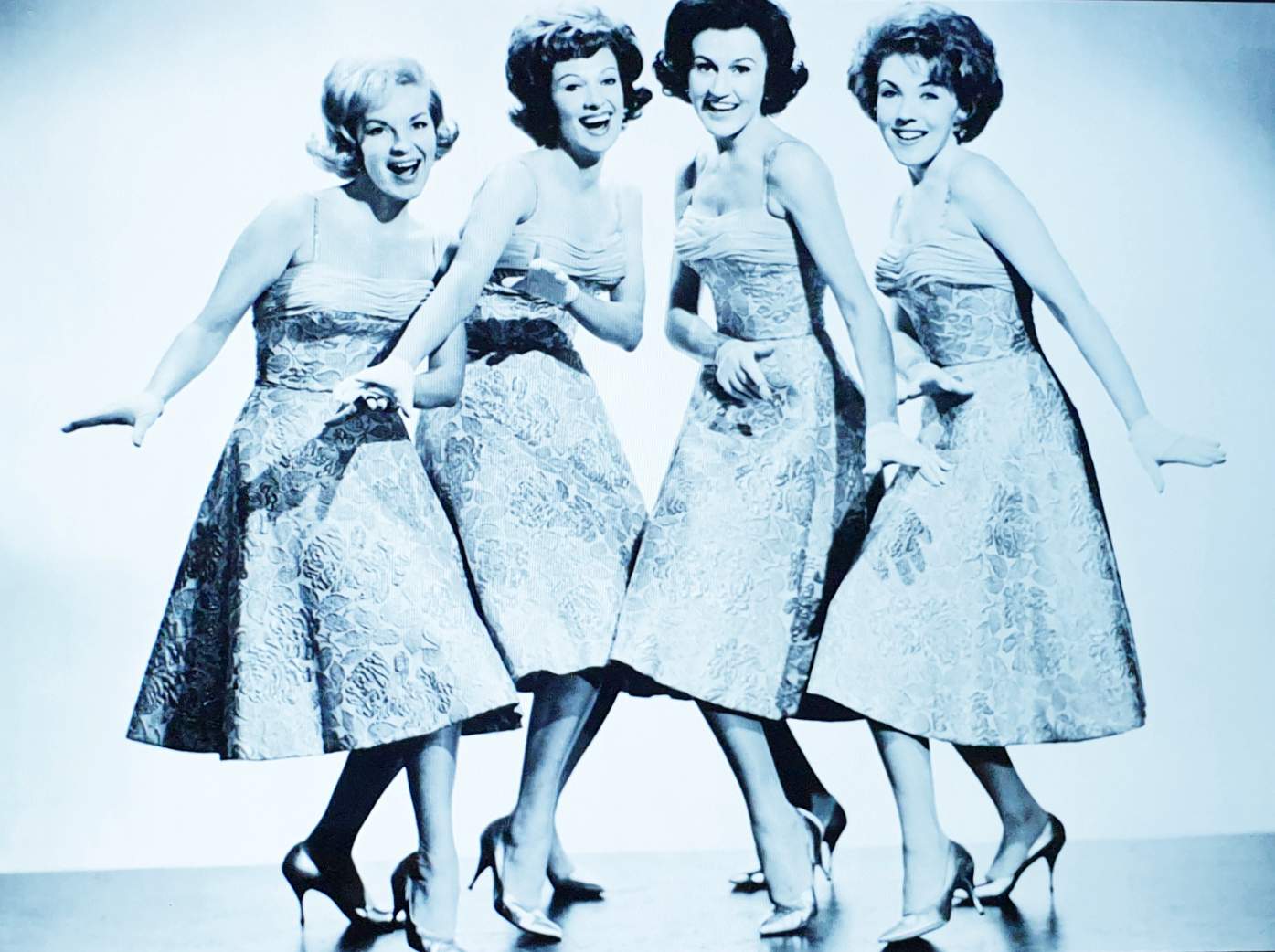 Solve MR. SANDMAN 1954 jigsaw puzzle online with 35 pieces