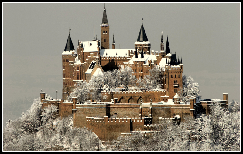 Solve Beautiful Castle jigsaw puzzle online with 40 pieces