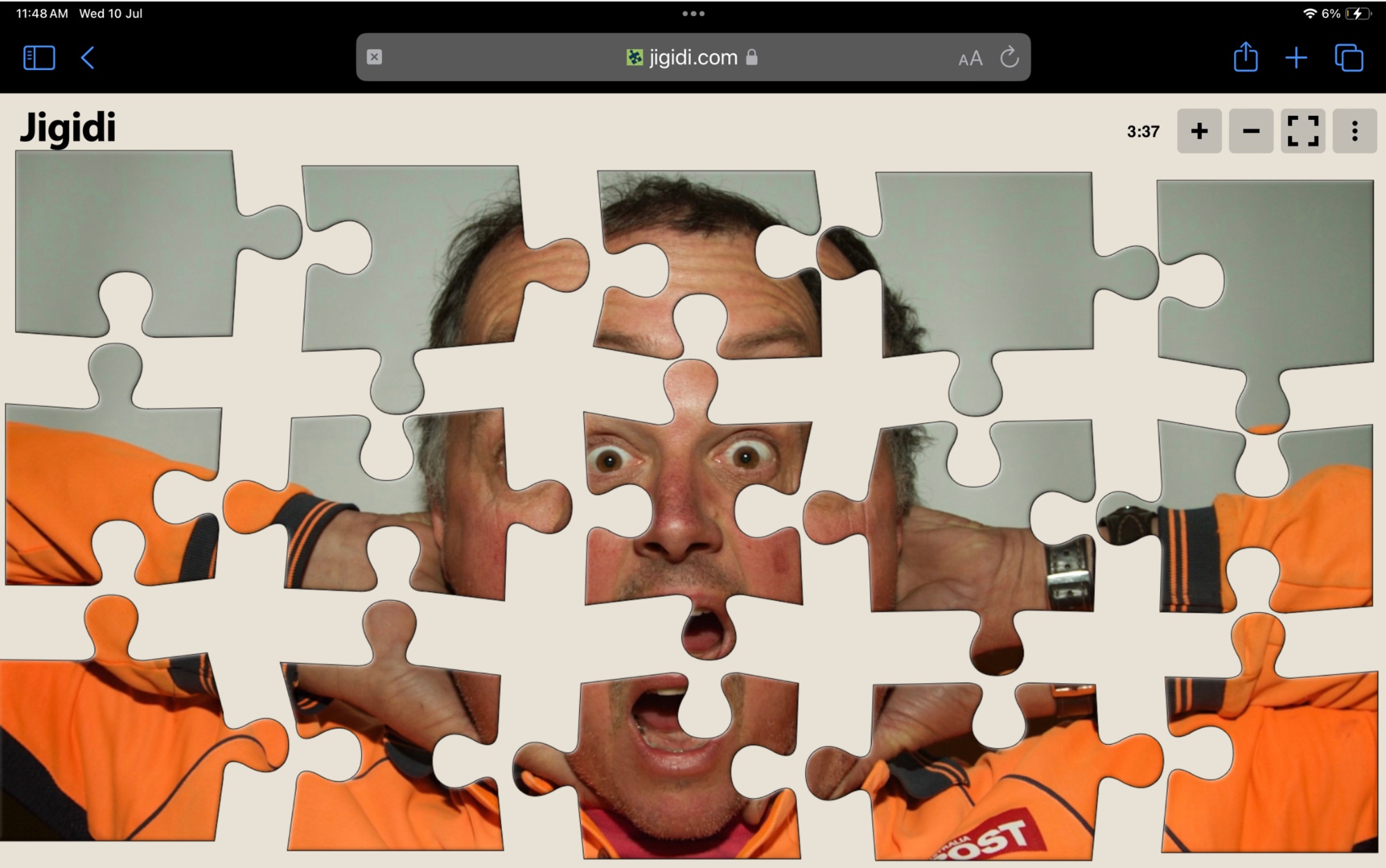 Solve Jigidi jiggled jigsaw puzzle online with 96 pieces