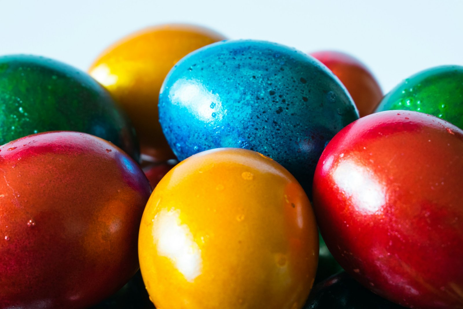 Solve Easter eggs jigsaw puzzle online with 40 pieces