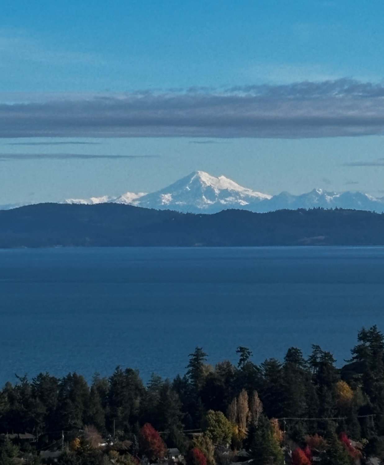 Solve A nice view of Mount Baker, taken from Victoria BC jigsaw puzzle online with 120 pieces