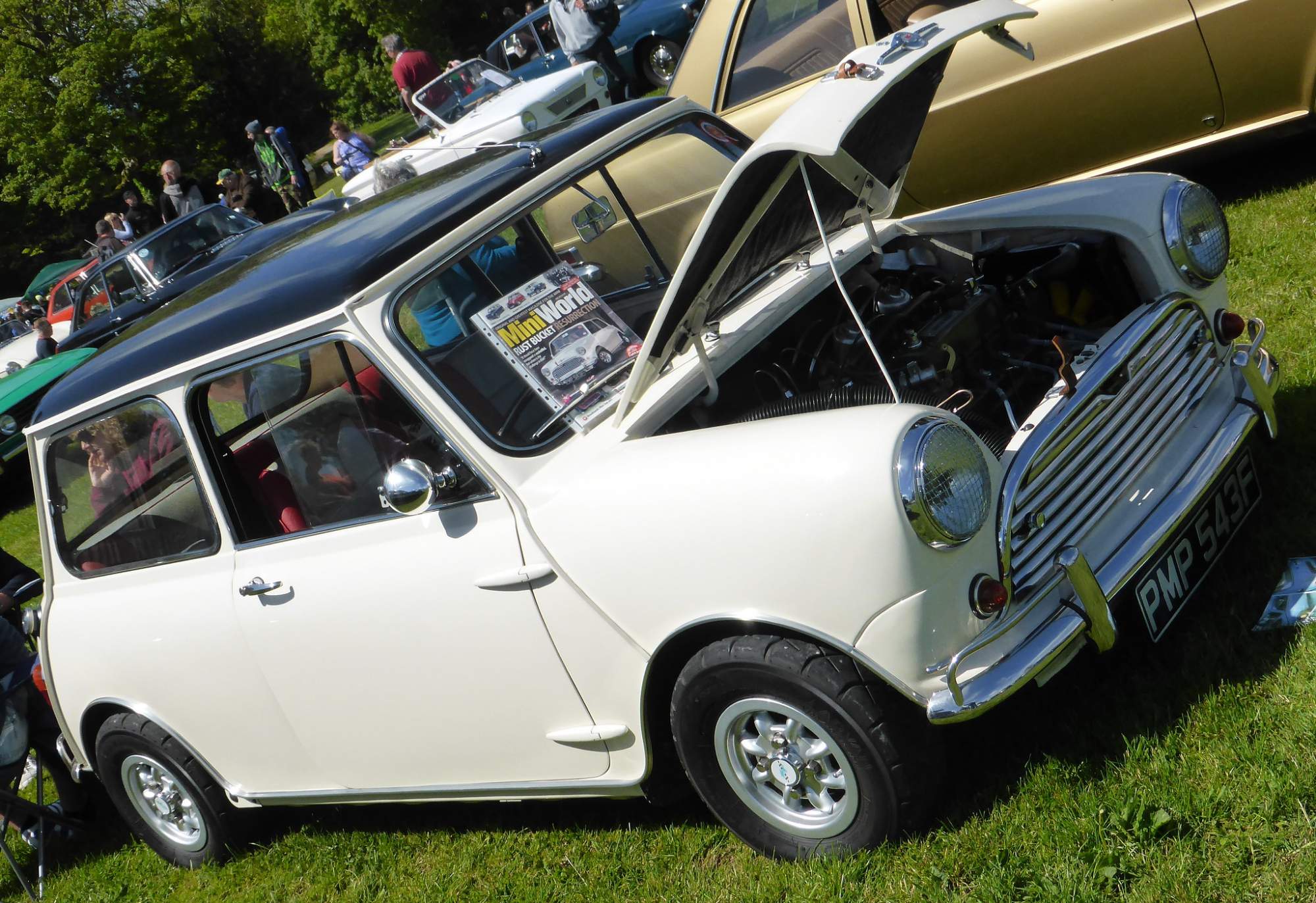 Jigsaw Puzzle | 216 pieces | Morris "Mini" Cooper S - 1967 | Jigidi