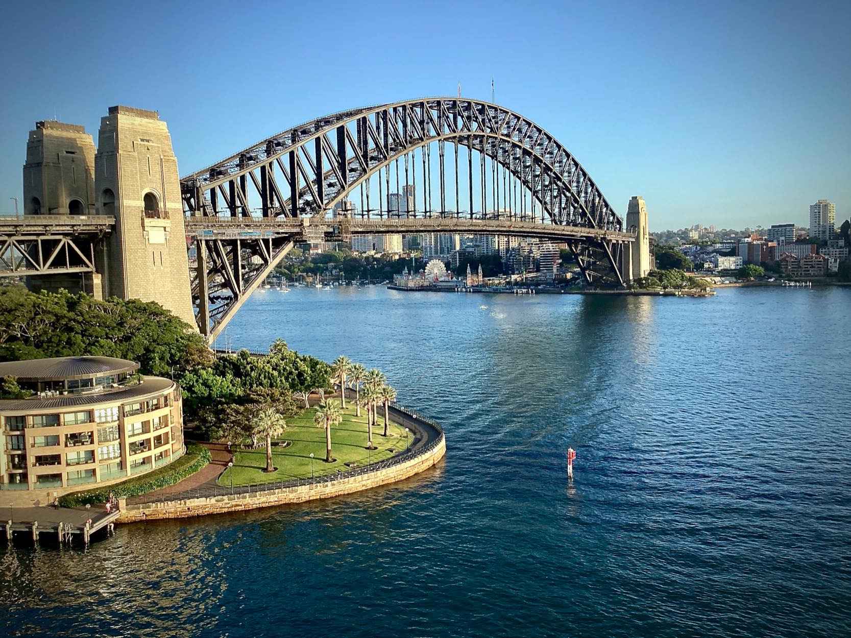 Solve Sydney Harbour bridge jigsaw puzzle online with 140 pieces