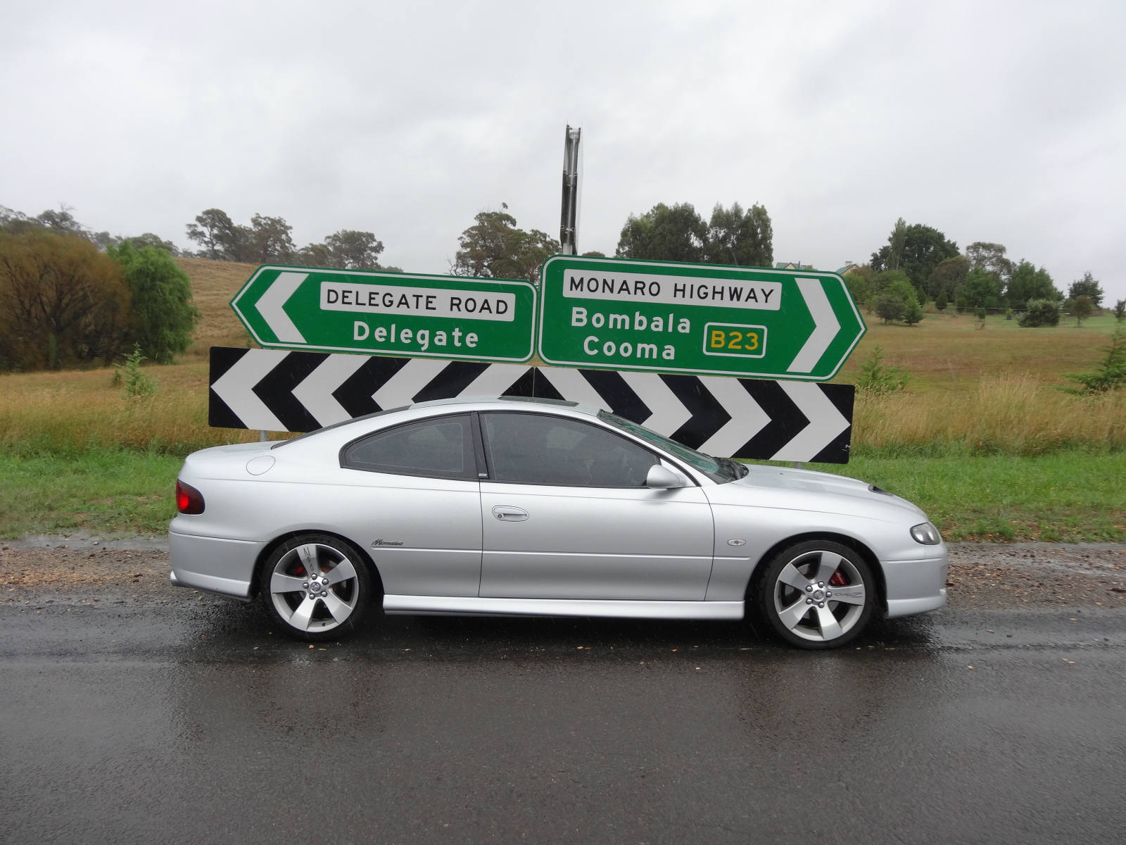 Solve monaro cv8z jigsaw puzzle online with 192 pieces