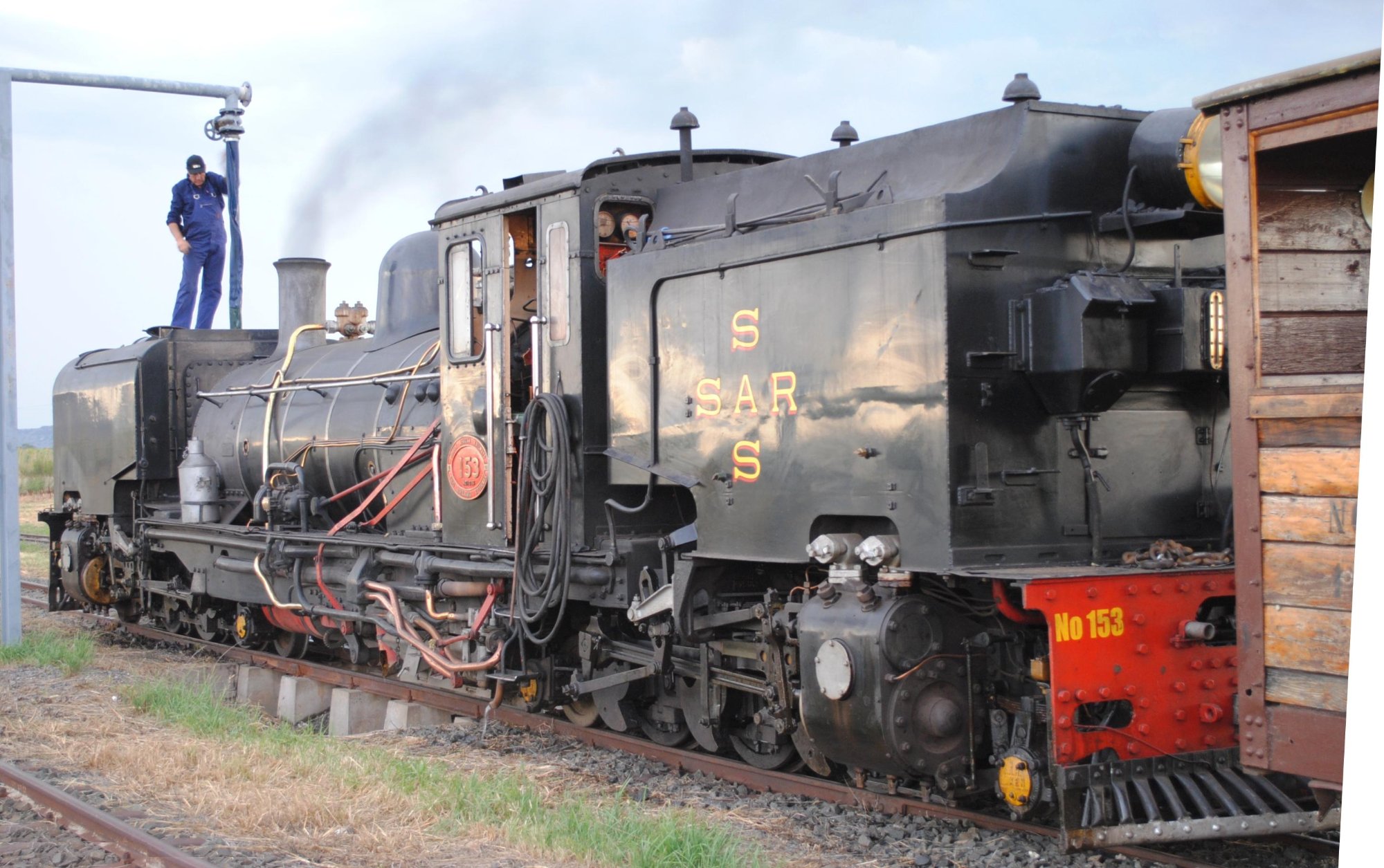 Solve Garratt at Vailima Siding jigsaw puzzle online with 176 pieces