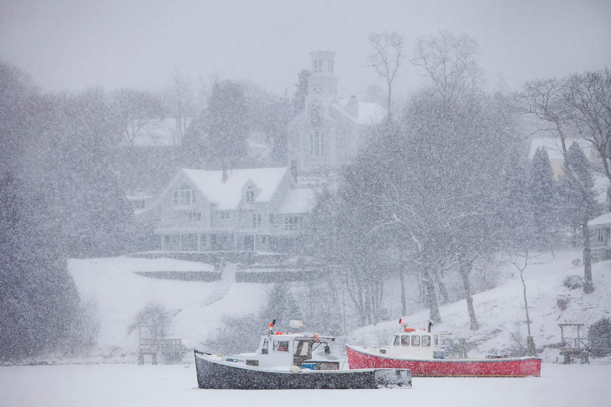 Solve Winter In Massachusetts jigsaw puzzle online with 384 pieces