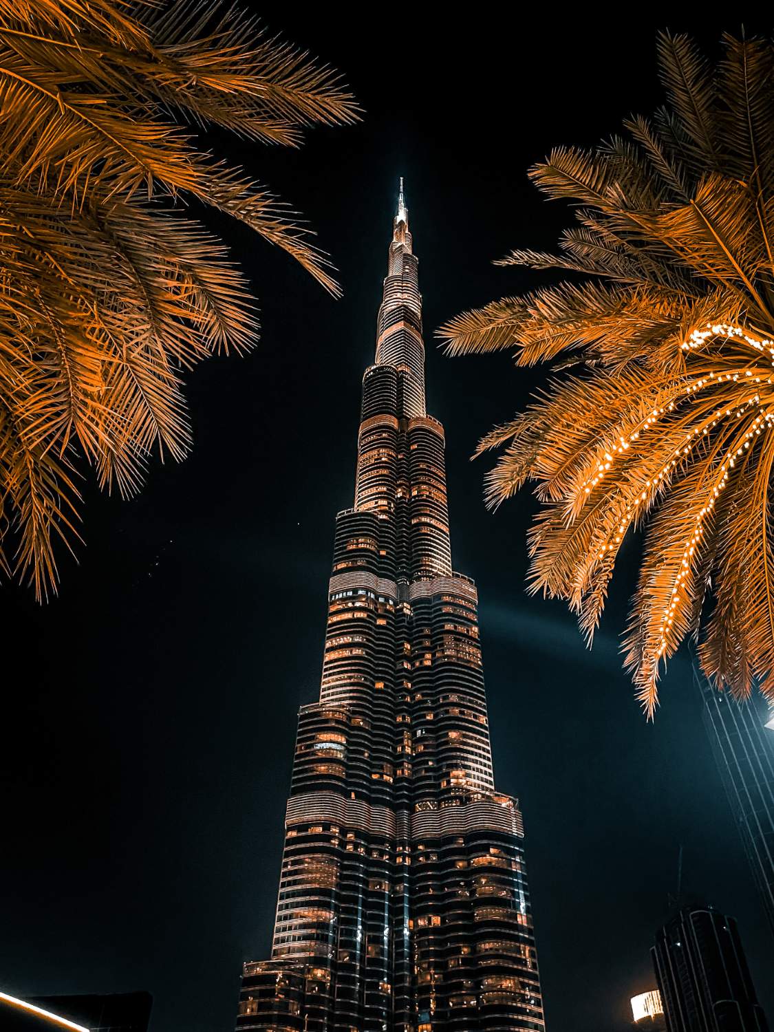 Solve Burj Khalifa tower - Dubai jigsaw puzzle online with 130 pieces