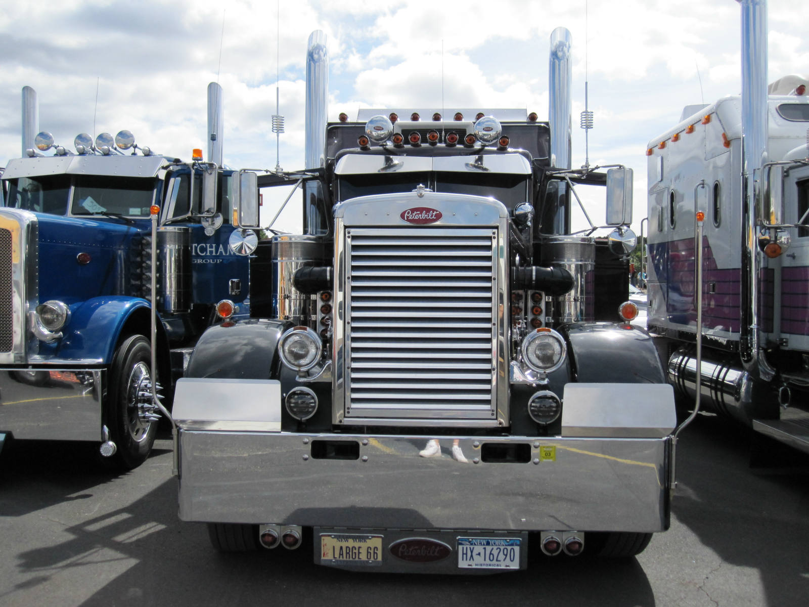 Solve Needle nose Peterbilt 351_05 jigsaw puzzle online with 192 pieces