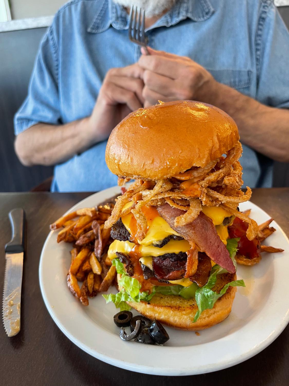 Solve Triple Bacon Cheeseburger jigsaw puzzle online with 130 pieces