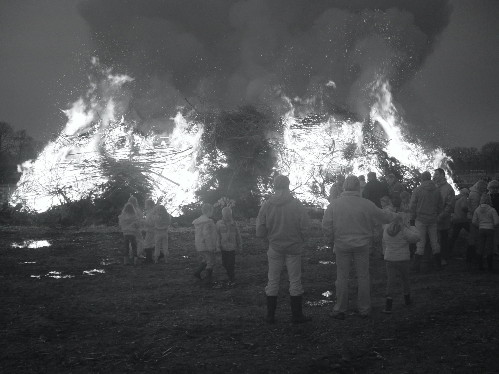 Solve The same Easter bump again, but on fire. jigsaw puzzle online ...