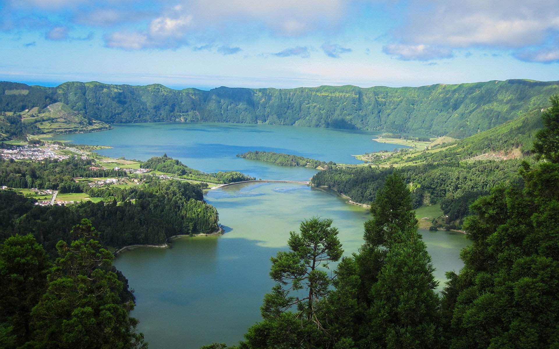 Solve Portugal_Scenery_Azores jigsaw puzzle online with 160 pieces