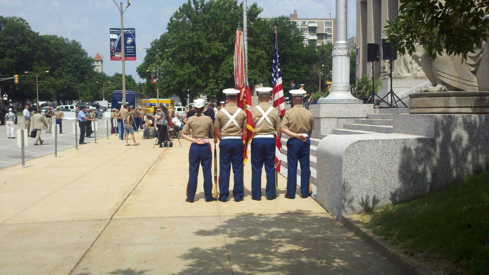 Solve Marines in St. Louis jigsaw puzzle online with 180 pieces