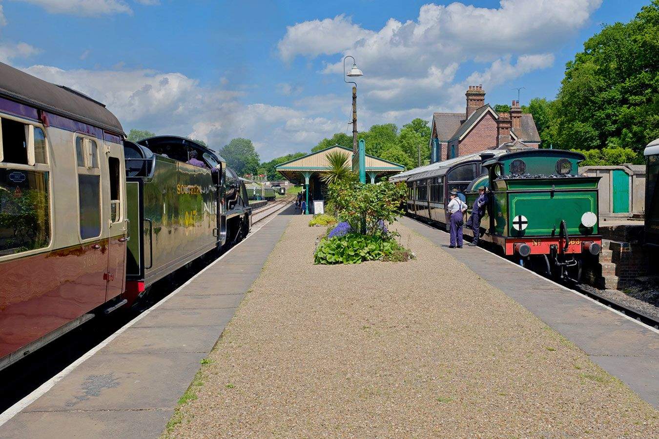 Solve SR Class S15 4-6-0 847 and SECR H Class 0-4-4T 263. jigsaw puzzle ...