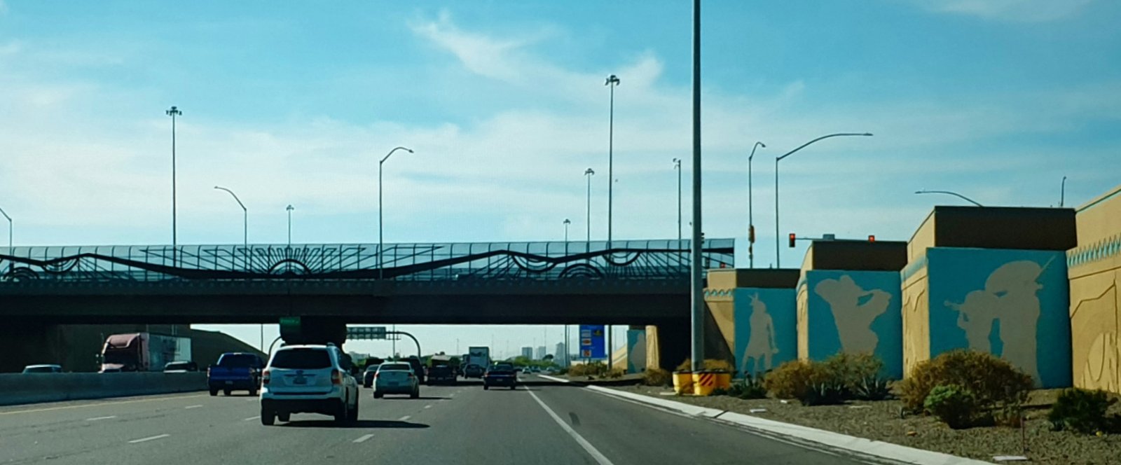 Solve HIGHWAY ART jigsaw puzzle online with 24 pieces