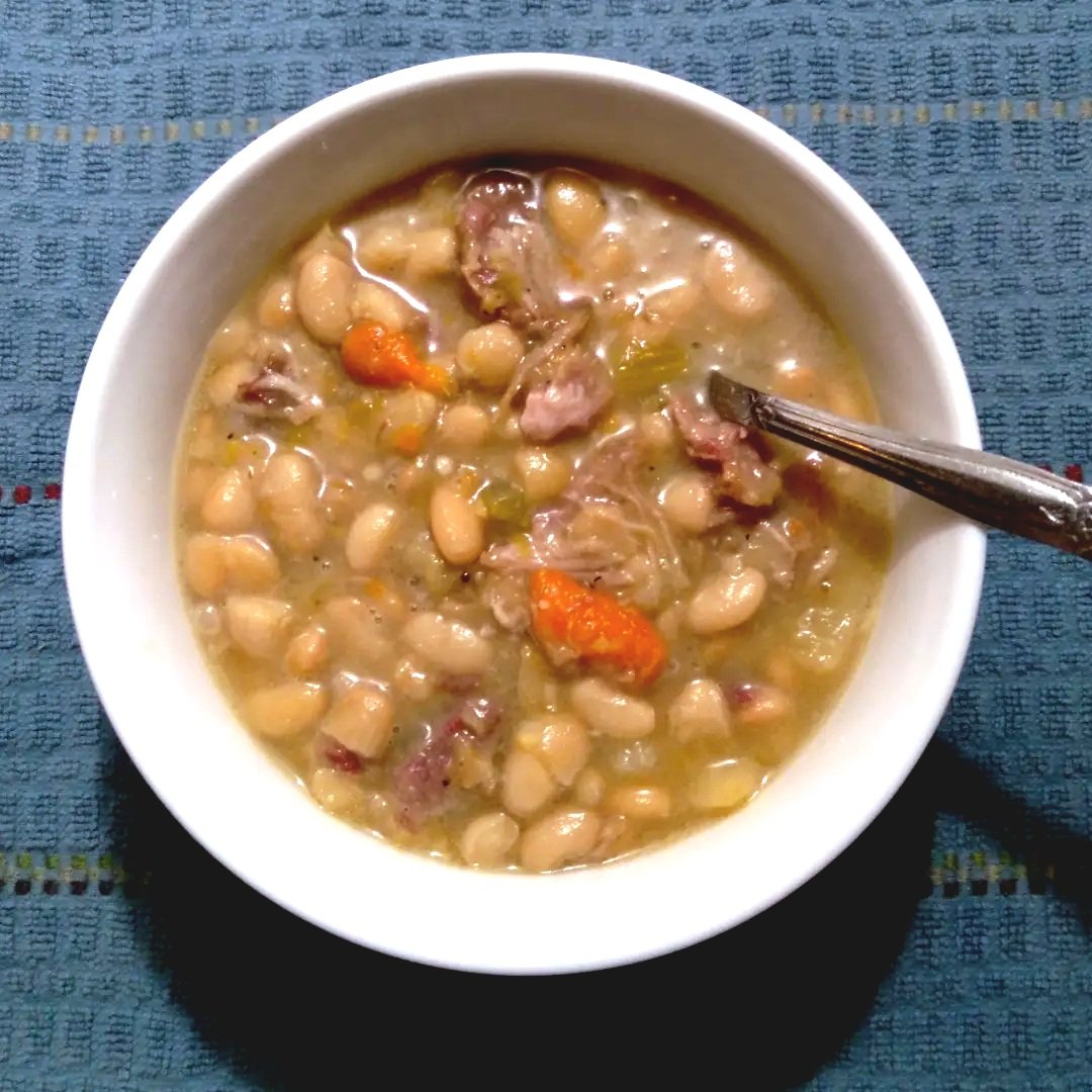 Solve White bean stew jigsaw puzzle online with 121 pieces