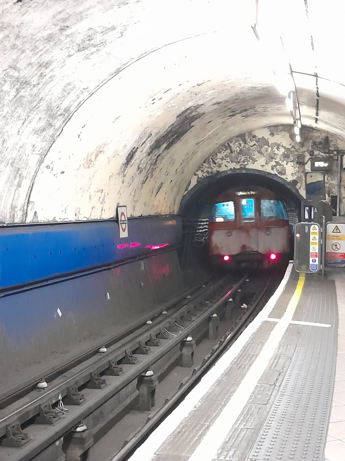 Solve The Underground, London, UK jigsaw puzzle online with 63 pieces