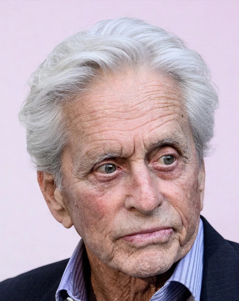 Solve Michael Douglas jigsaw puzzle online with 130 pieces