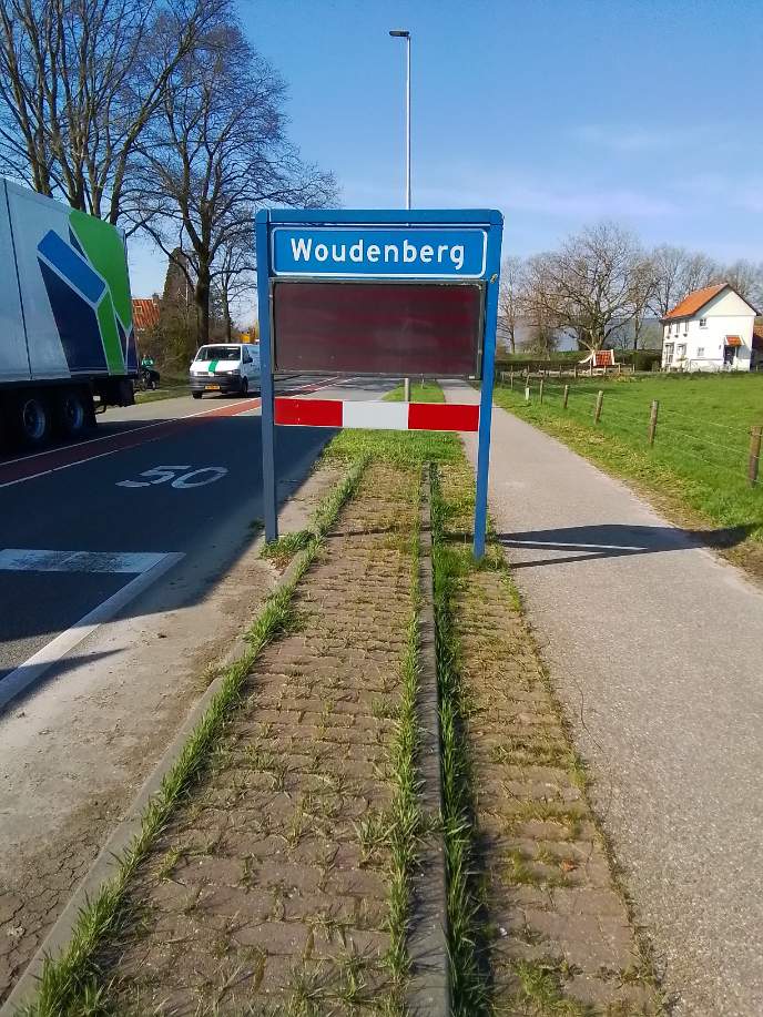 Solve Woudenberg Utrecht Netherlands jigsaw puzzle online with 12 pieces