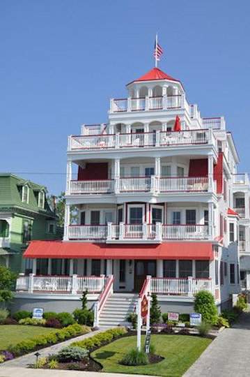Solve Victorian Style Cape May Resort jigsaw puzzle online with 54 pieces