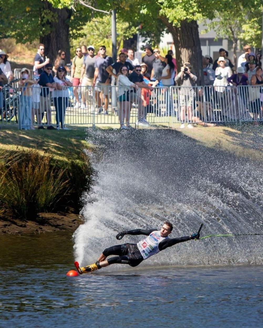 Solve Water Skiing jigsaw puzzle online with 80 pieces