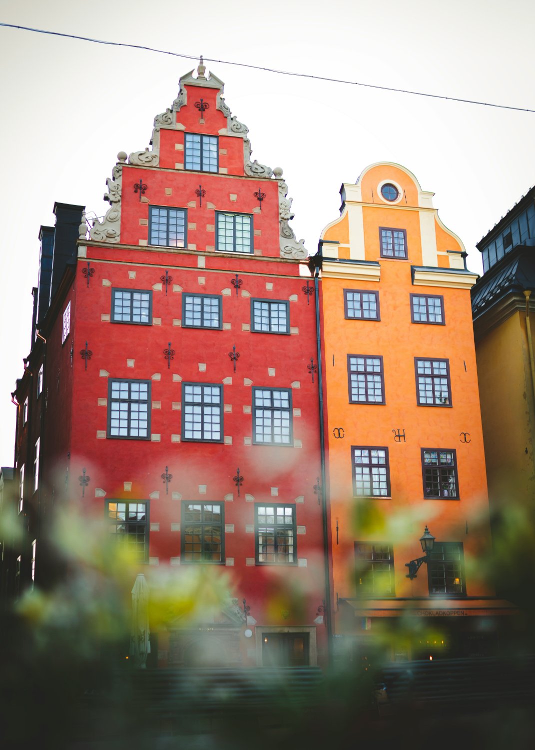 Solve Colorful buildings jigsaw puzzle online with 54 pieces