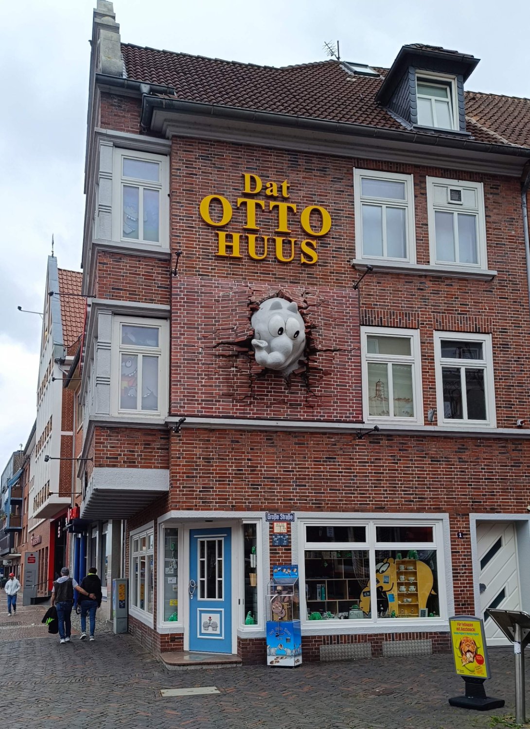 Solve Emden, Dat Otto Huus jigsaw puzzle online with 192 pieces