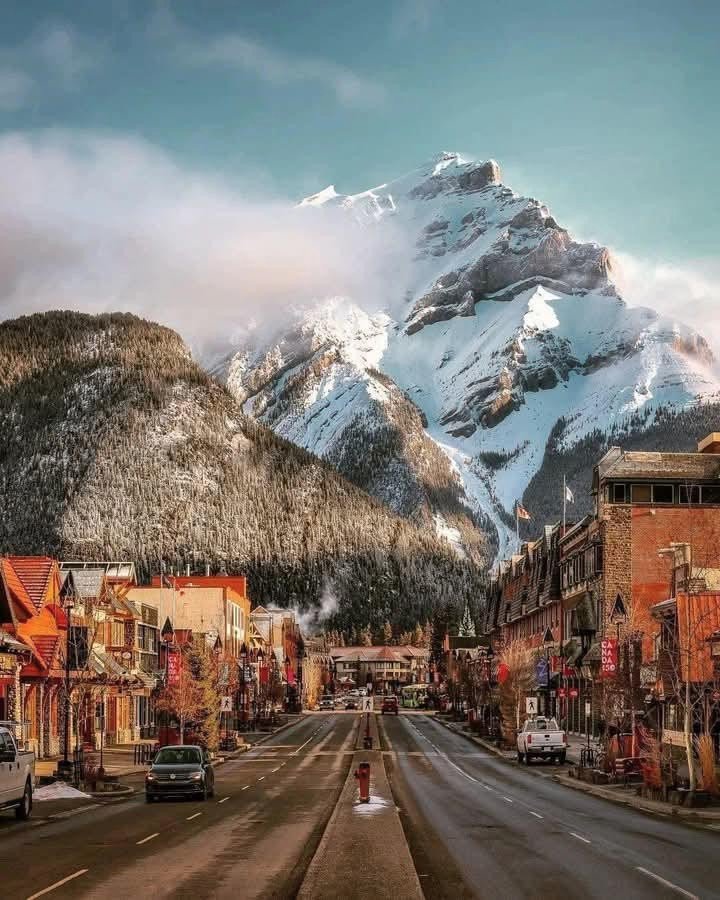 Solve Alberta, Canada jigsaw puzzle online with 42 pieces