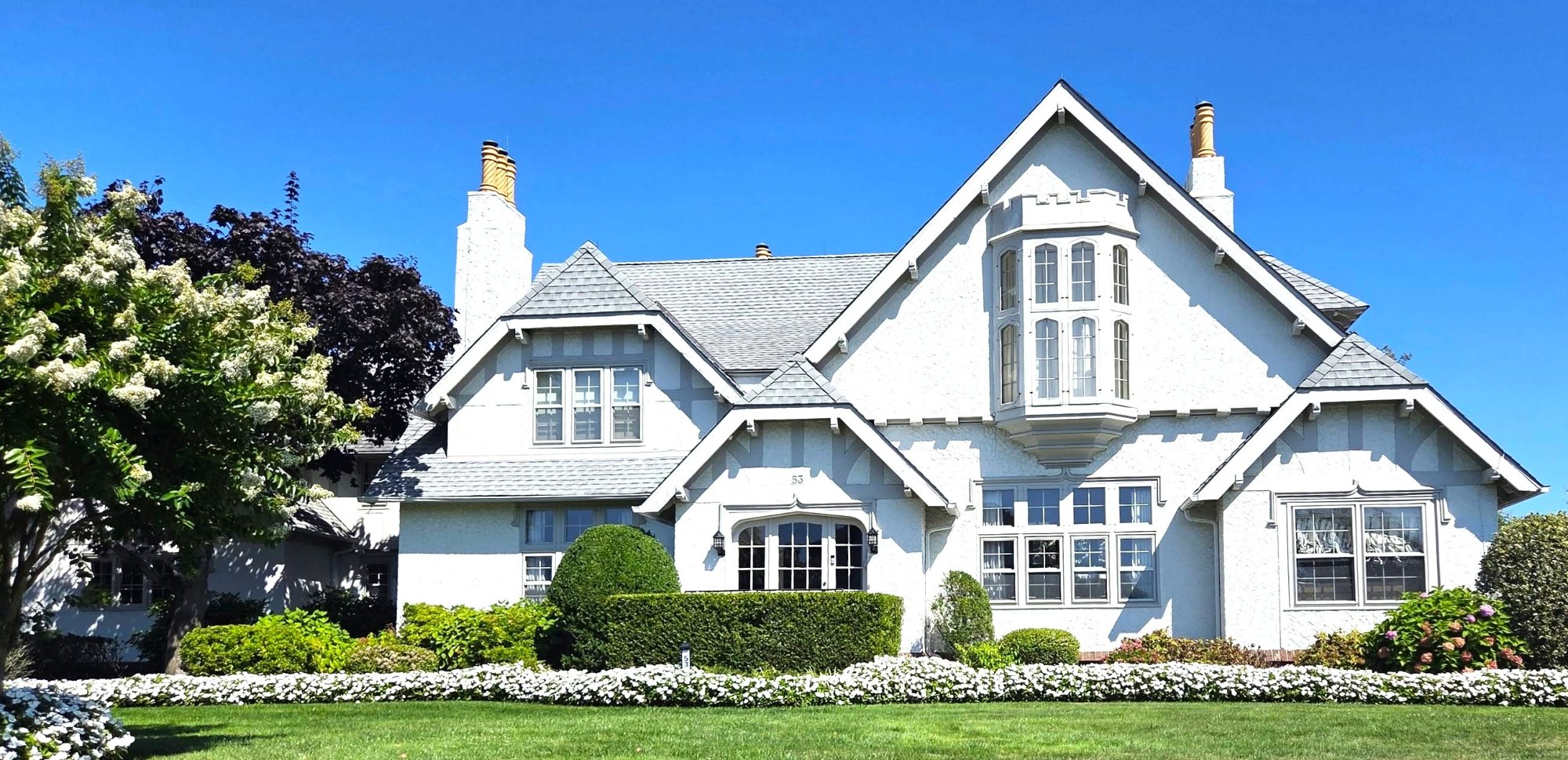 Solve Mid August in Deal, NJ 16 jigsaw puzzle online with 72 pieces