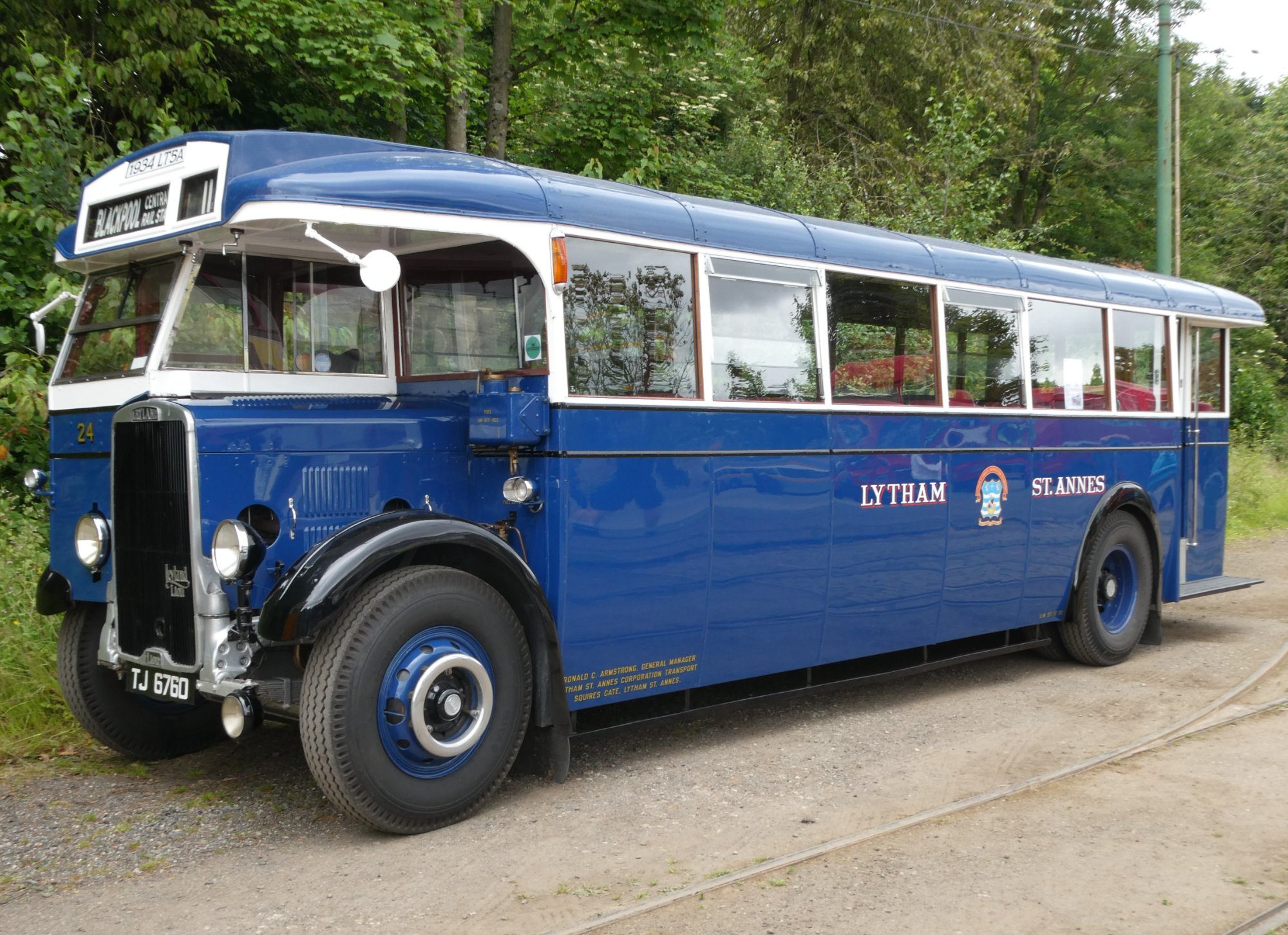 Solve 1934 Leyland Lion Bus jigsaw puzzle online with 204 pieces