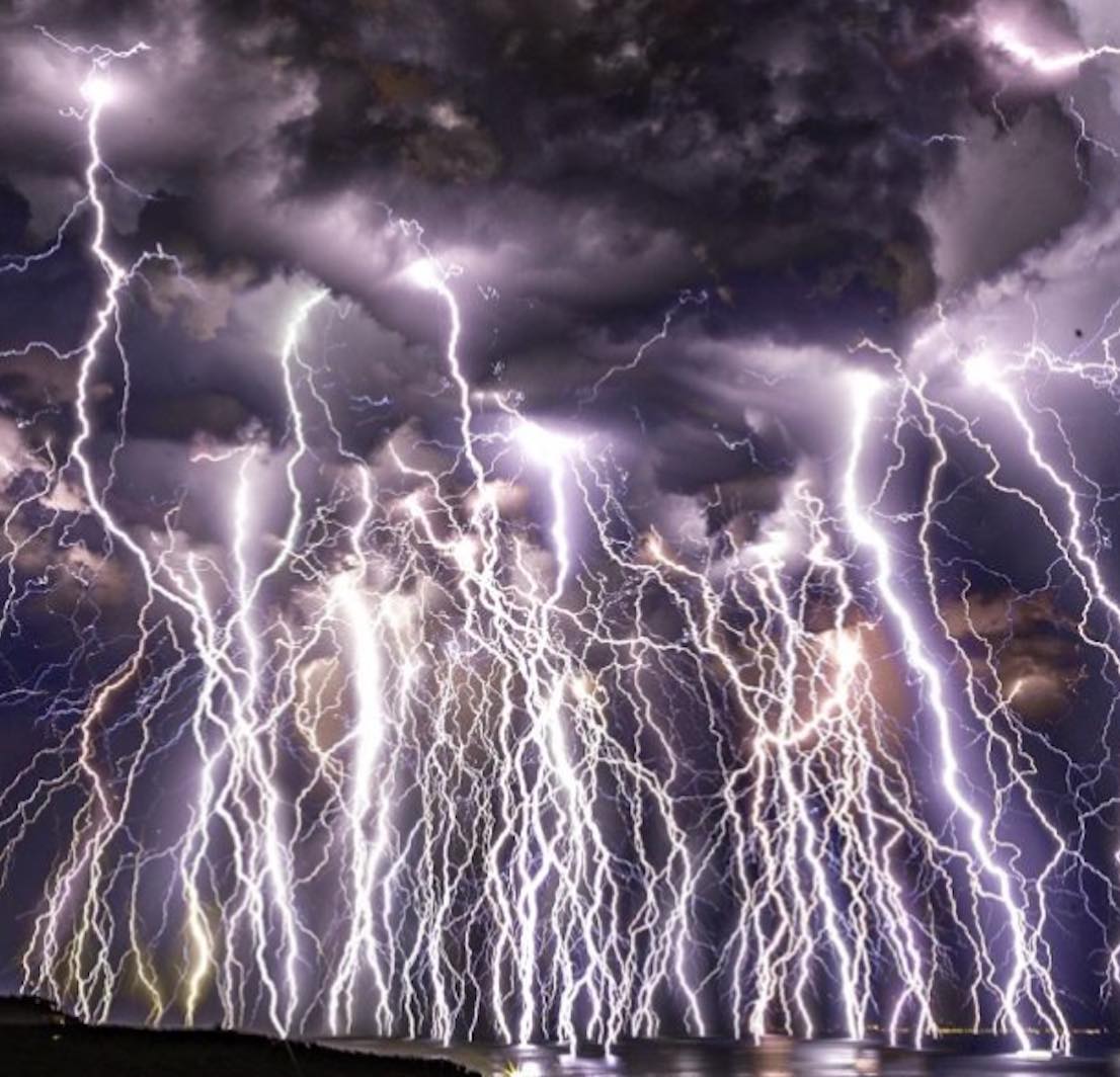 Solve Frightening lightning jigsaw puzzle online with 196 pieces