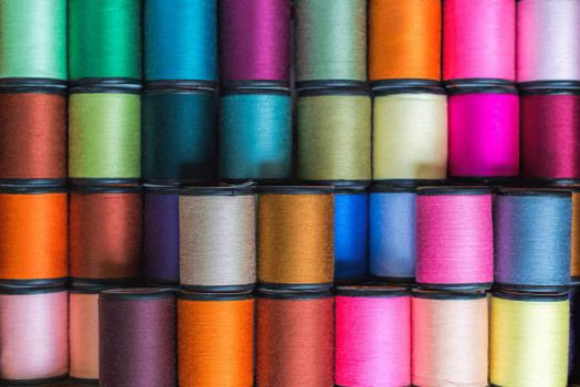 Solve Colorful thread jigsaw puzzle online with 600 pieces