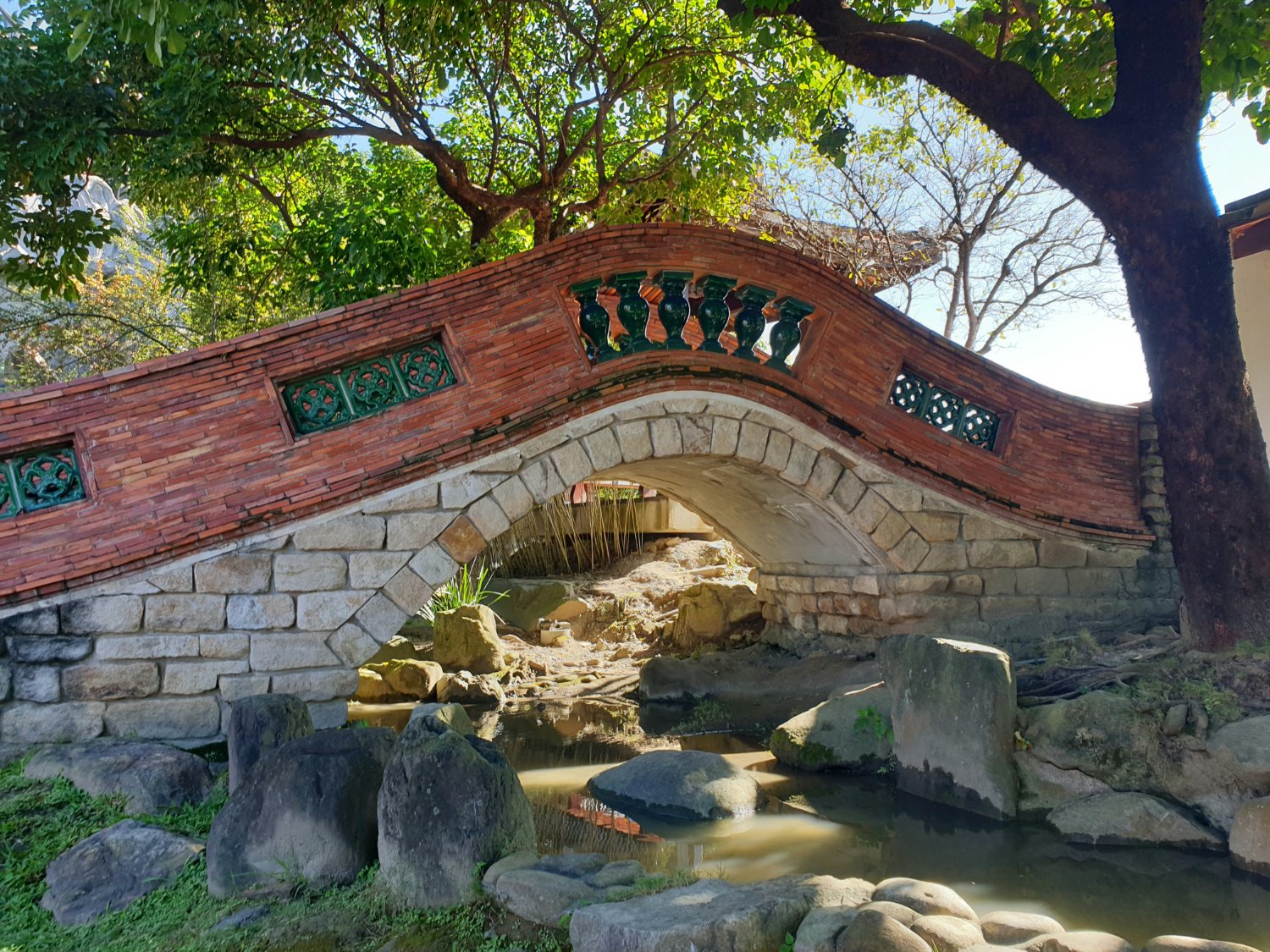 Solve Foot Bridge jigsaw puzzle online with 20 pieces