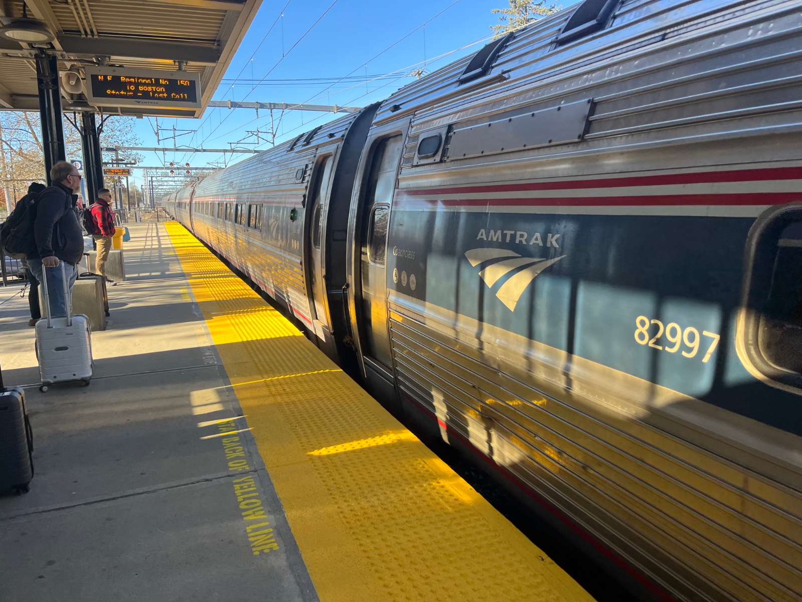 Solve Amtrak in Old Saybrook, CT jigsaw puzzle online with 48 pieces