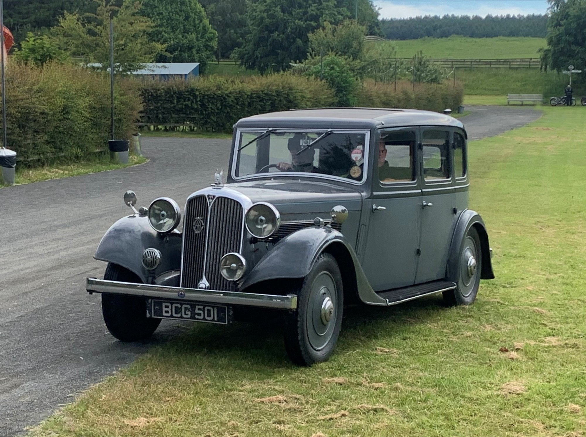 Solve 1936 Rover P1 Saloon jigsaw puzzle online with 108 pieces