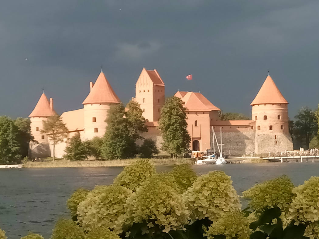 Solve Trakai, Lithuania jigsaw puzzle online with 30 pieces