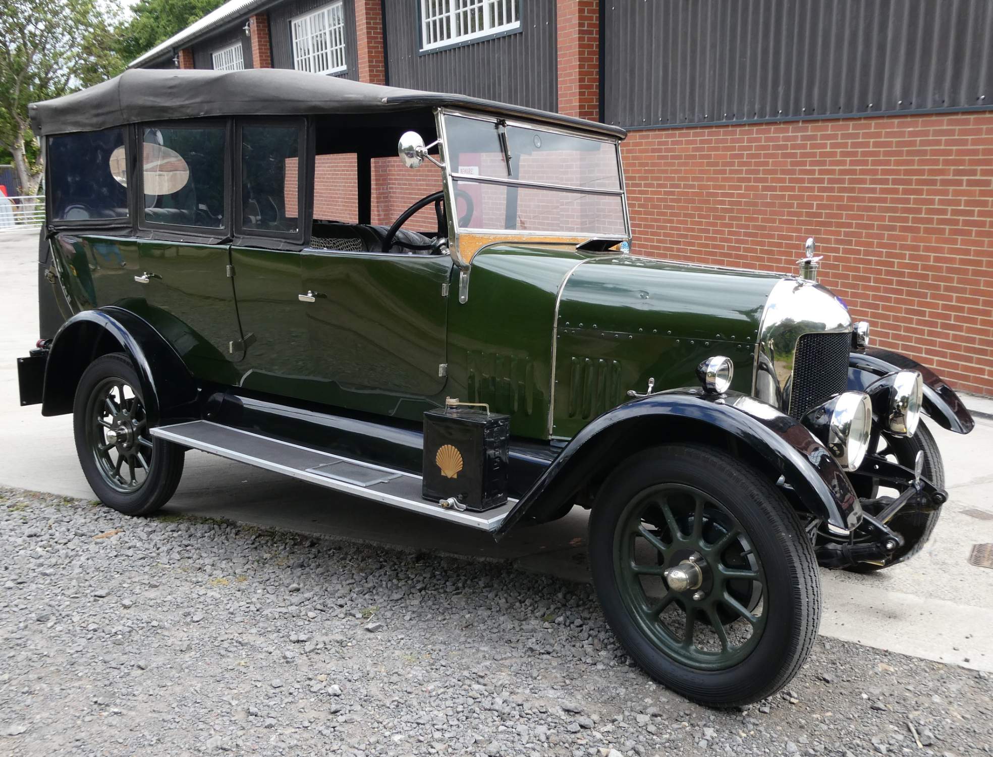 Solve 1923 Morris Oxford Tourer jigsaw puzzle online with 300 pieces