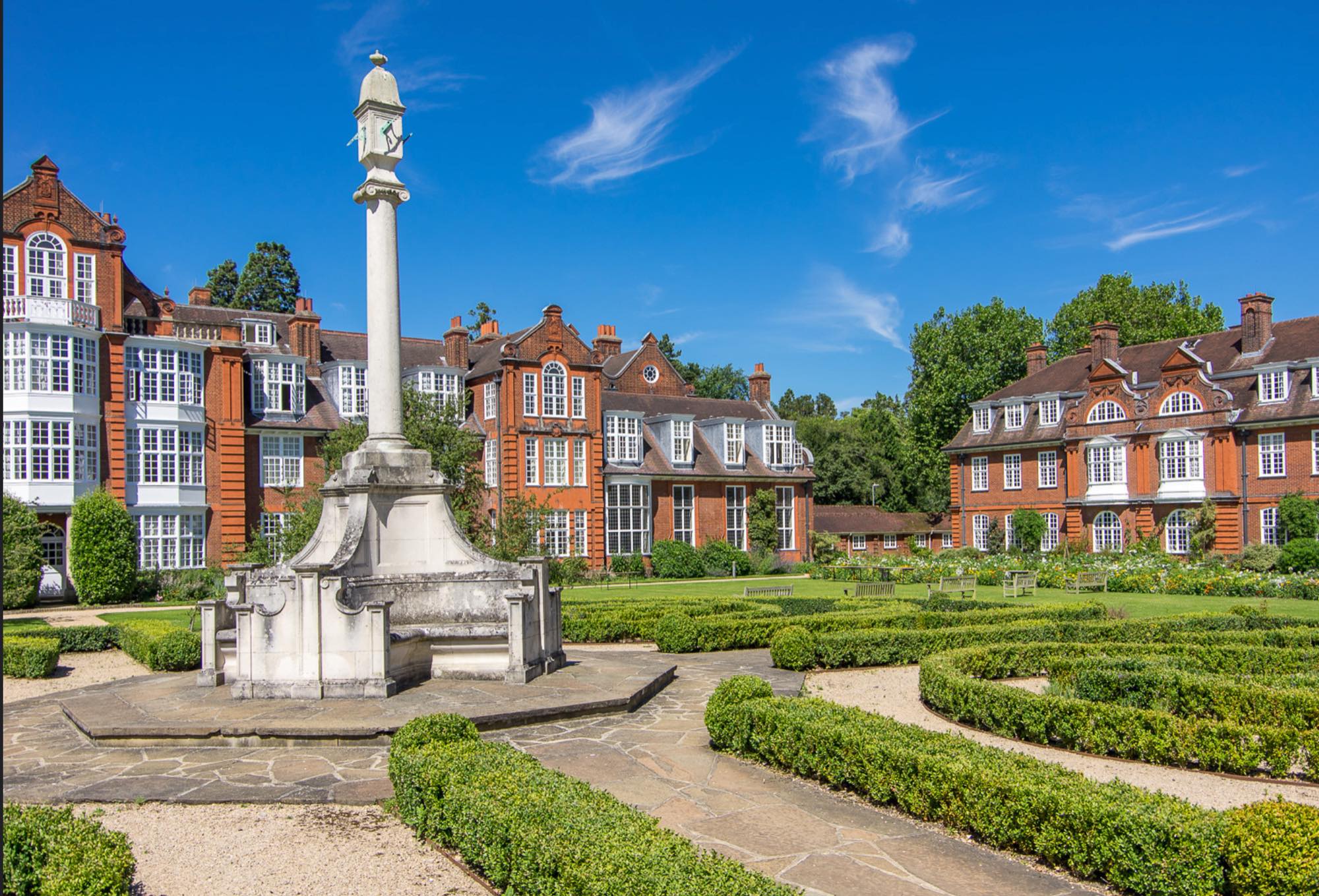 Solve Newnham College. Cambridge. UK. jigsaw puzzle online with 600 pieces