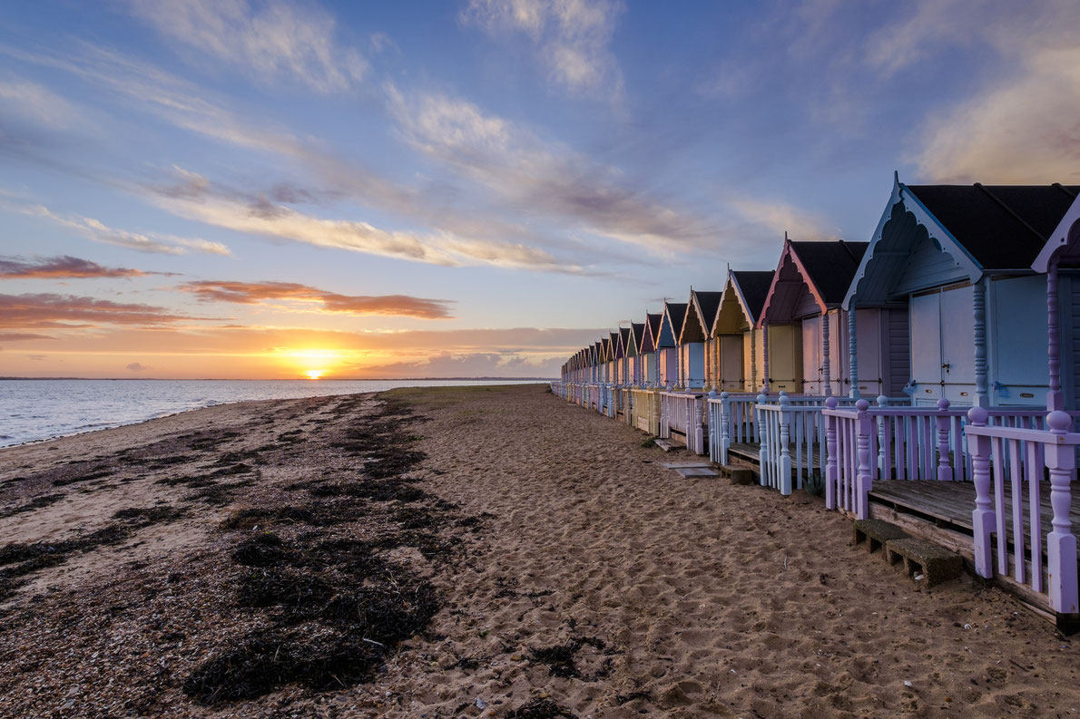 Solve Best Beach Huts, Mersey Island jigsaw puzzle online with 77 pieces