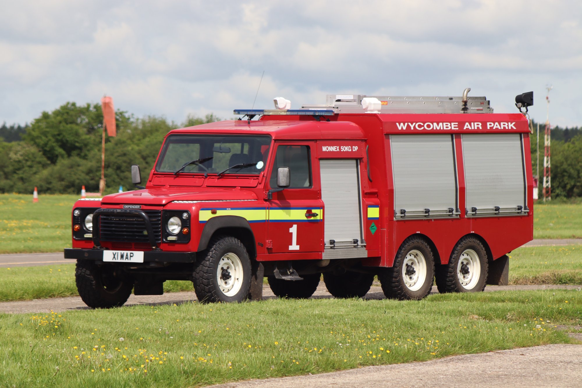 Solve Land Rover Defender Fire Engine jigsaw puzzle online with 216 pieces