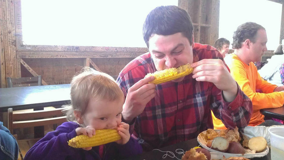 Solve Evie and her Uncle Dan munch together! jigsaw puzzle online with ...