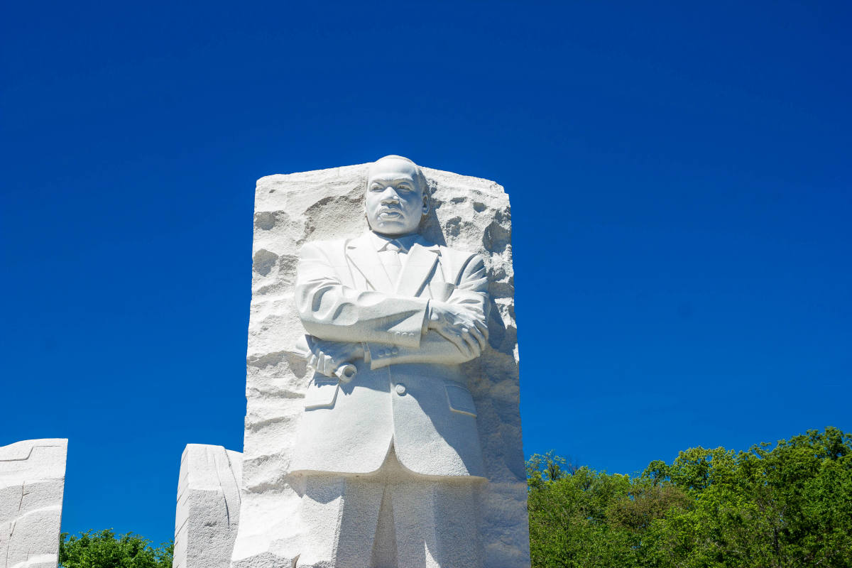 Solve Martin Luther King Memorial jigsaw puzzle online with 40 pieces