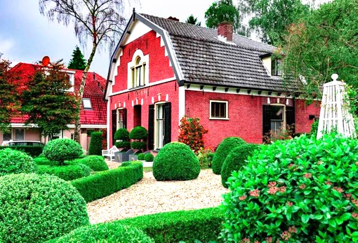 Solve Barn-to-House Conversion jigsaw puzzle online with 88 pieces