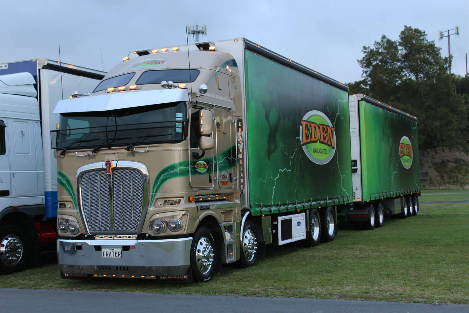 Solve New Zealand. K200 KENWORTH Refrigerated Curtain Sider. jigsaw ...