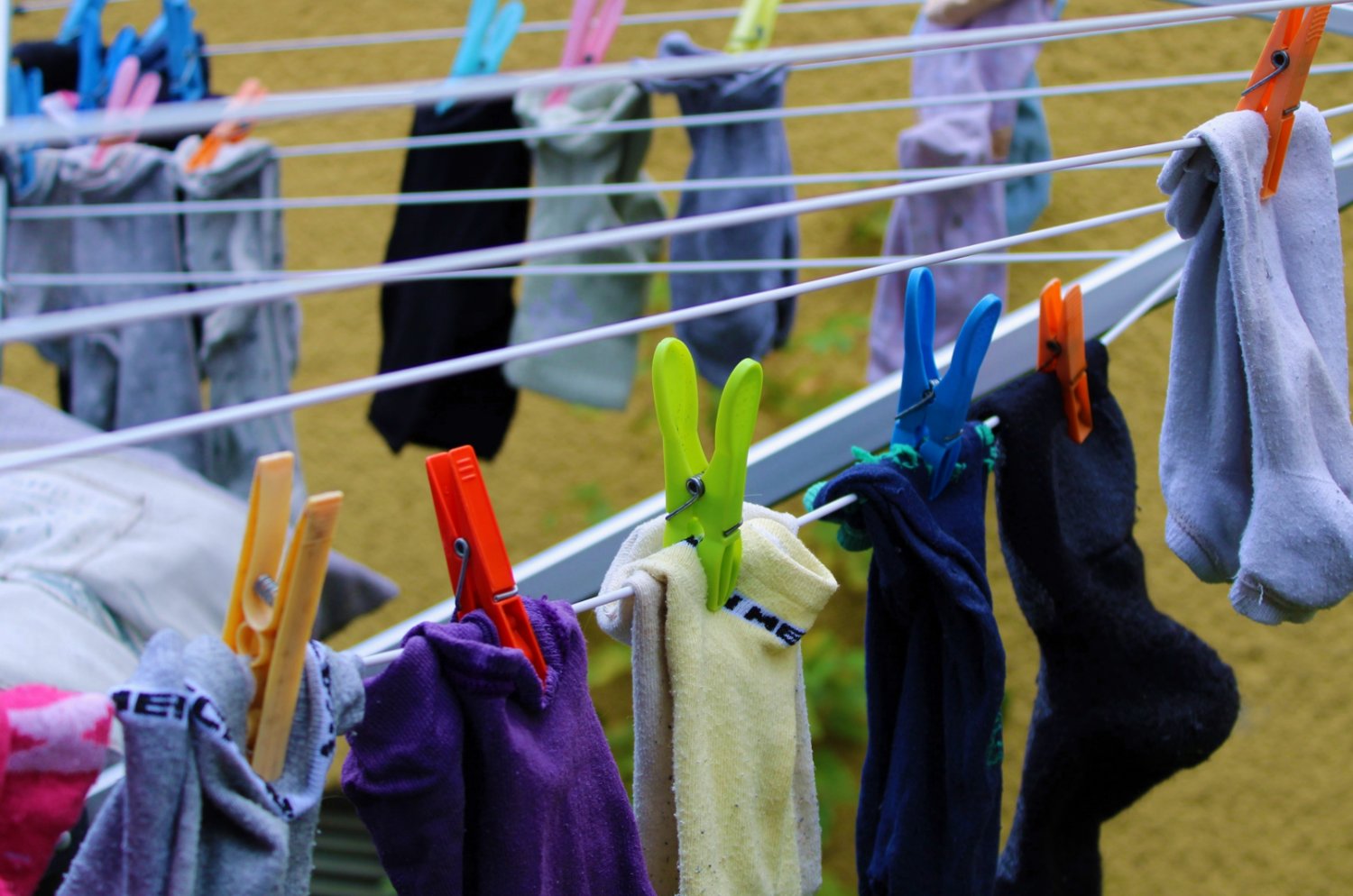 Solve Ponožky - Socks jigsaw puzzle online with 15 pieces