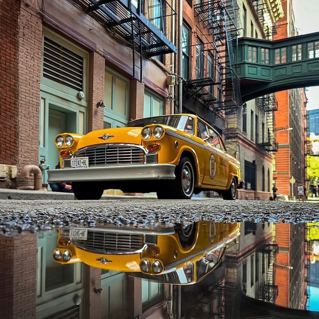 Solve TAXI please. jigsaw puzzle online with 306 pieces